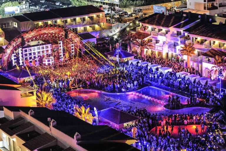 Dress code Ushuaia Ibiza: Stylish Partying
